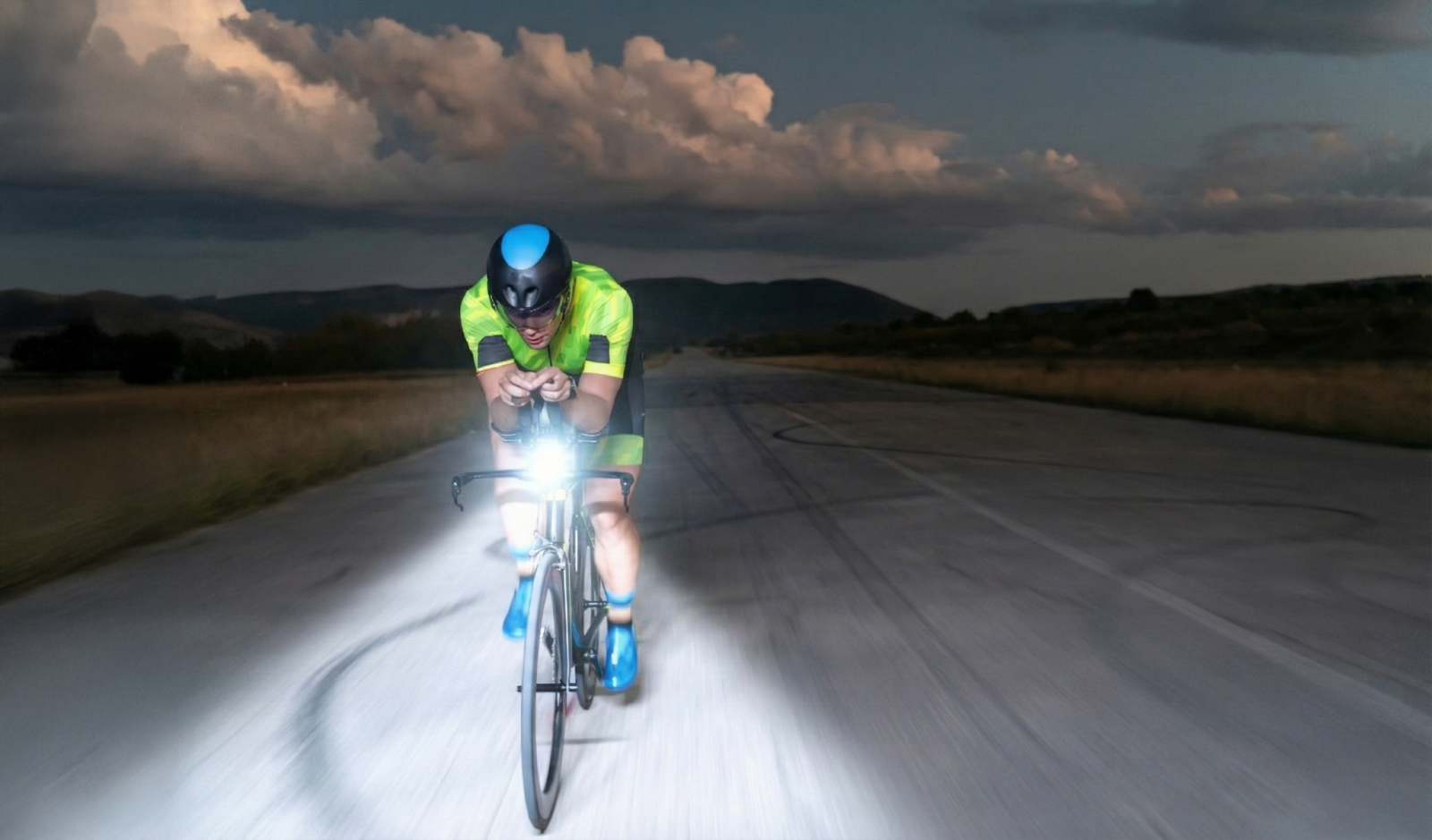 Best lights for bikes: Top bike lights for safety & night riding | ROUVY