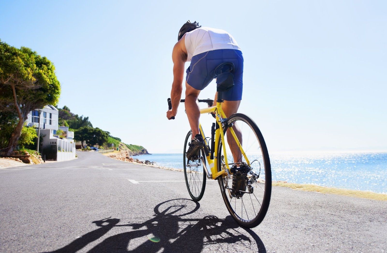 How to reduce back pain when cycling | ROUVY