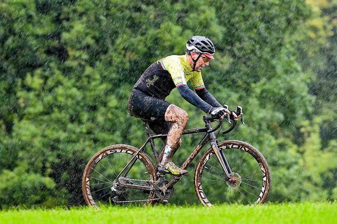 HIIT workouts for cyclists that build speed, power & endurance | ROUVY